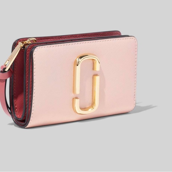 Marc Jacobs | Bags | Nwot Marc Jacobs The Snapshot Compact Wallet New ...